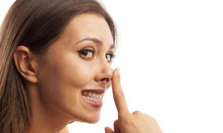 După cât timp revine simţul mirosului de la infectarea cu COVID?