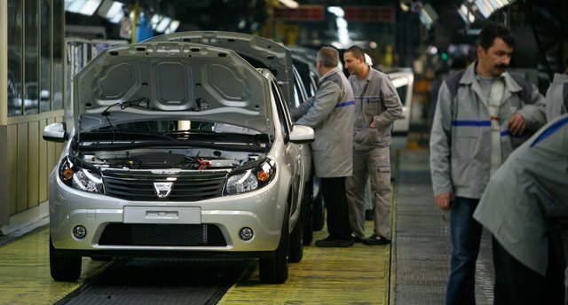 Producţia de autoturisme din România a crescut cu 12% în luna februarie