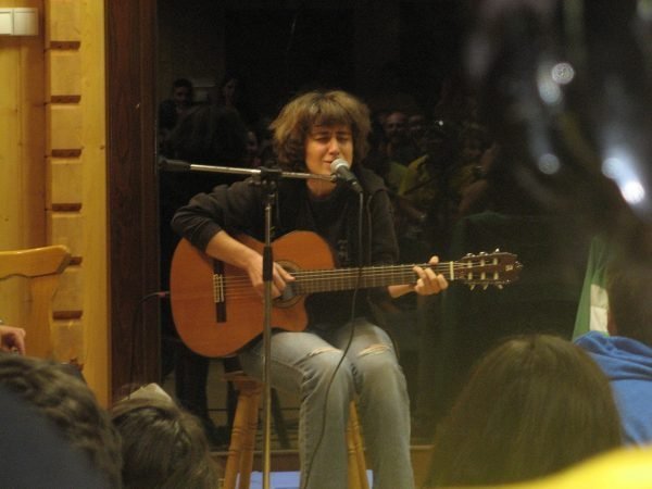 Drumul spre succes al Adei Milea. Era studentă când „porțile i s-au ...