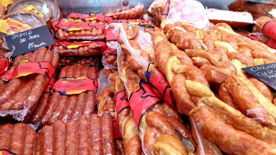 Mezeluri contaminate cu o bacterie extrem de periculoasă