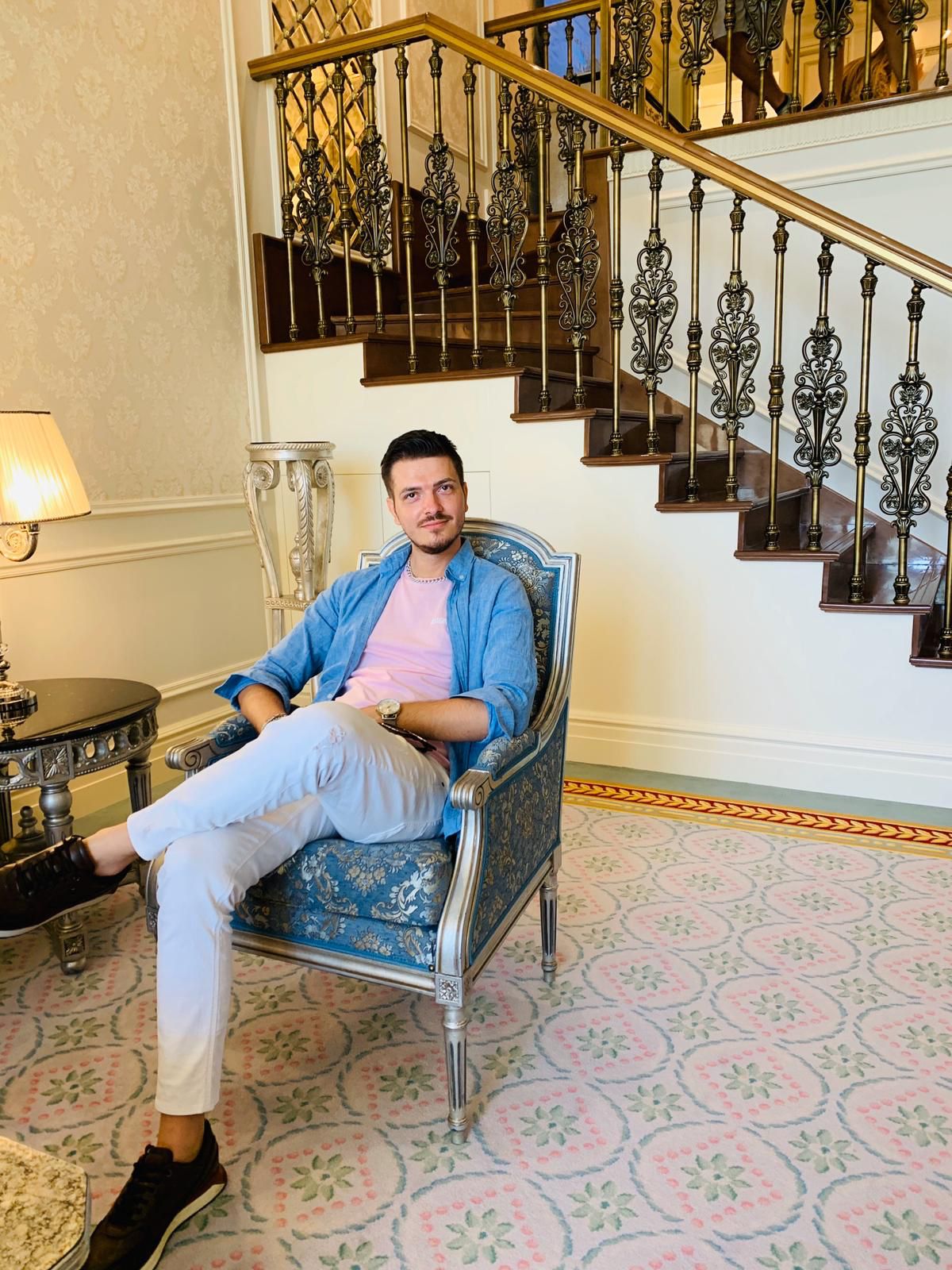 Arta din spatele unei țesături. Creațiile lui Florin Burescu, un real ...