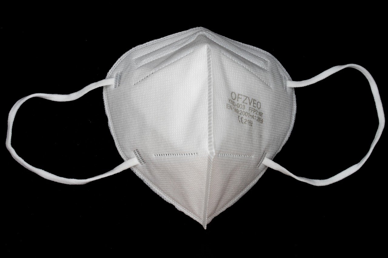 Masca FFP2: Capacitate mai mare de filtrare dar face dificilă respirația!