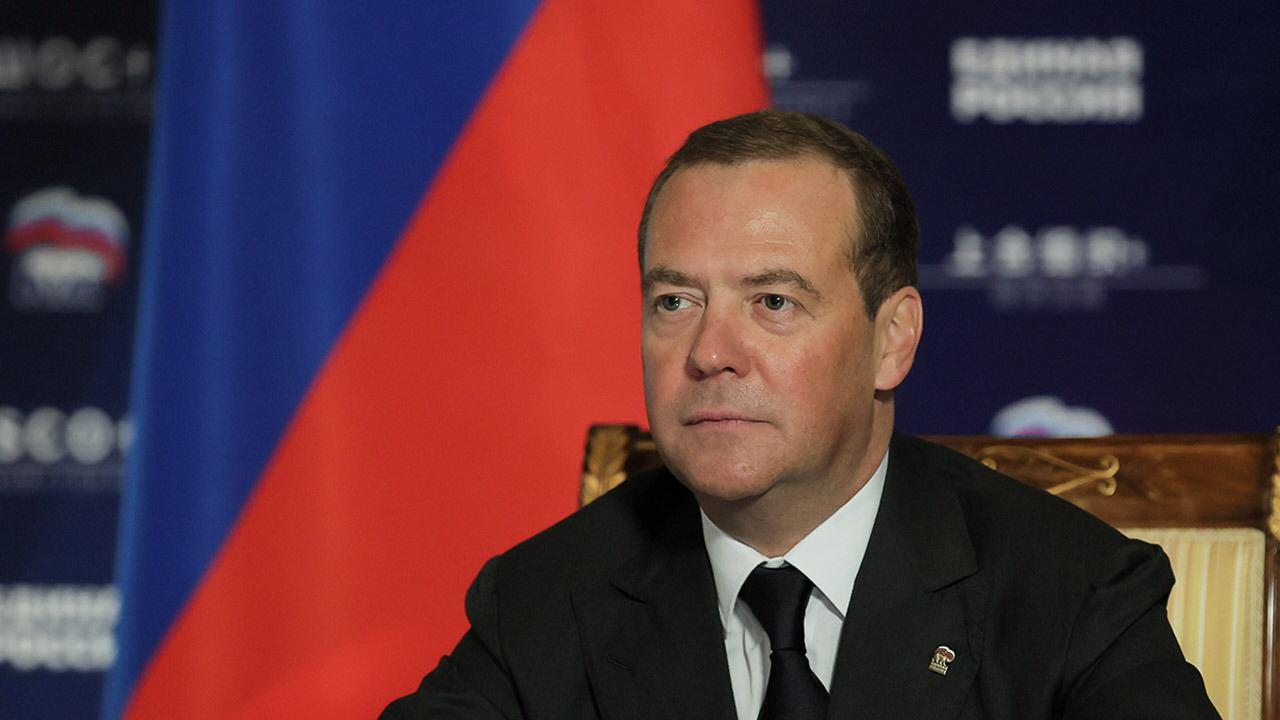 Dmitri Medvedev: Rusia nu poate opri războiul, chiar dacă Ucraina ...