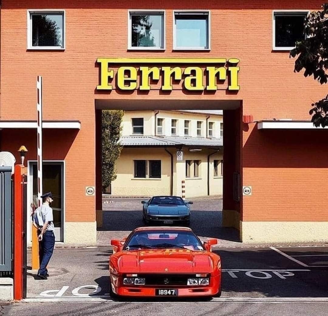Ferrari își extinde fabrica, pentru o nouă linie de producție. Când ...