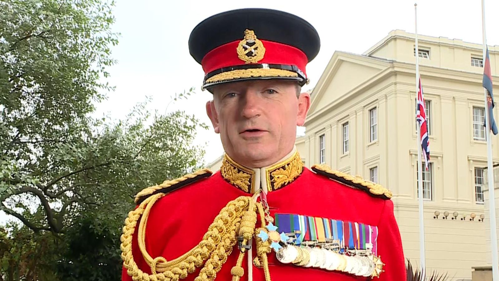Un general de origine română în ultima misiune pentru Regină: Cine este ...