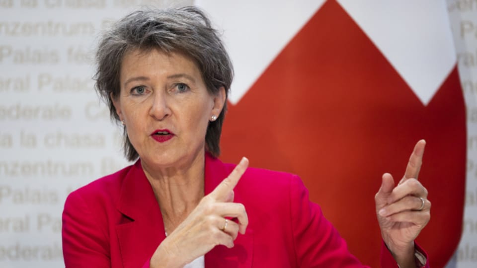 „Sommaruga pentru noi/Este Ceaușescu doi”: Cine e femeia care a lansat ...