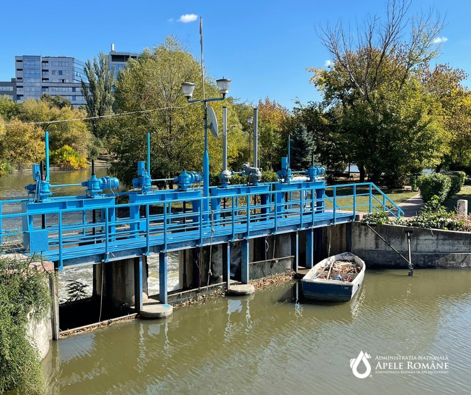 Sute de baraje din bazinul hidrografic Argeș-Vedea sunt în plin proces ...