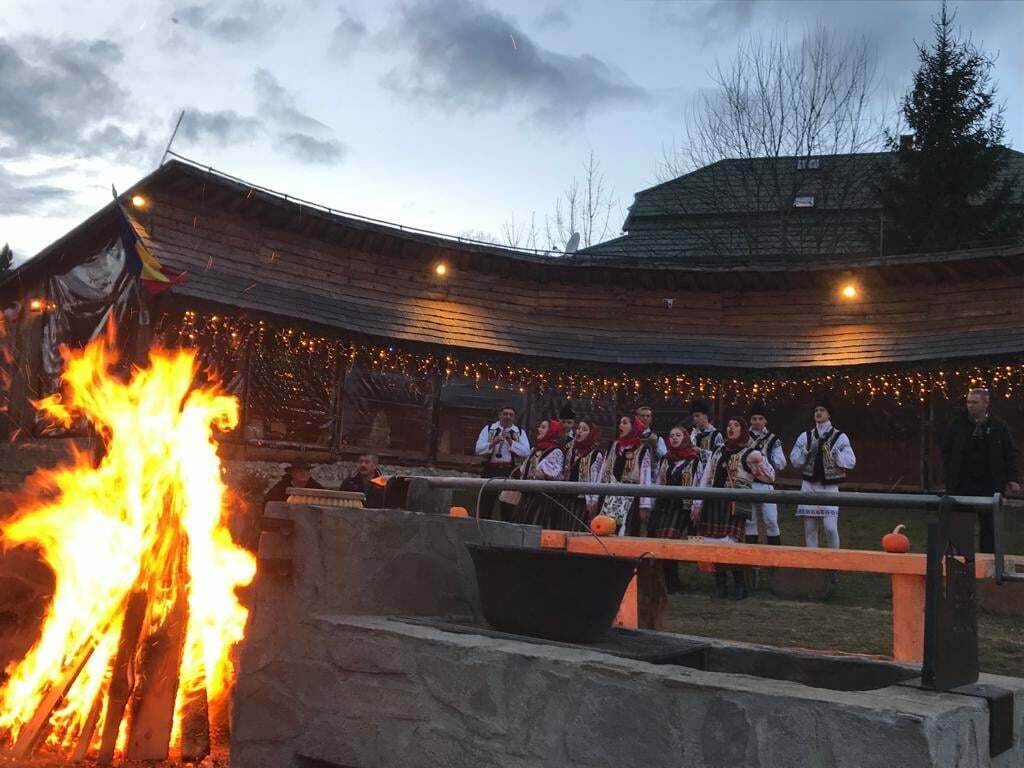 Petrecere de pomină la Stâna Turistică din Poiana Brașov cu Elon Musk ...