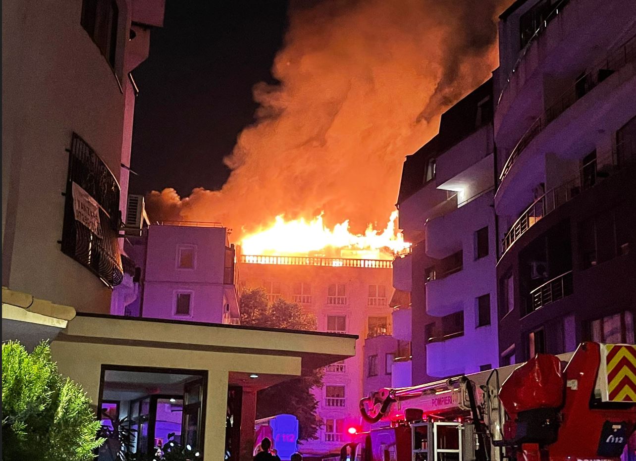 Incendiu puternic într-un cartier rezidențial din nordul Capitalei