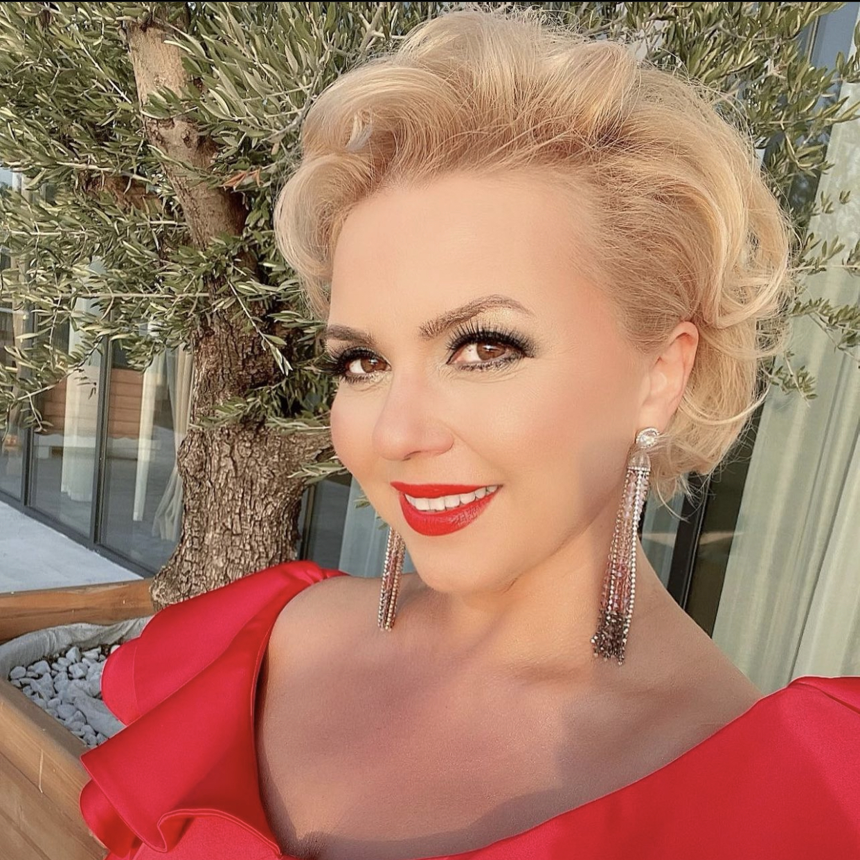 Dieta cu care a slăbit Cornelia Rednic. Artista are o siluetă de invidiat