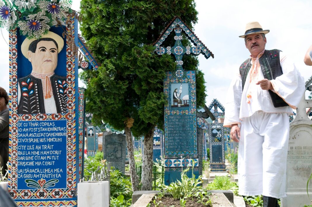 Cine este Dumitru Pop Tincu, meșterul crucilor din Cimitirul Vesel care ...