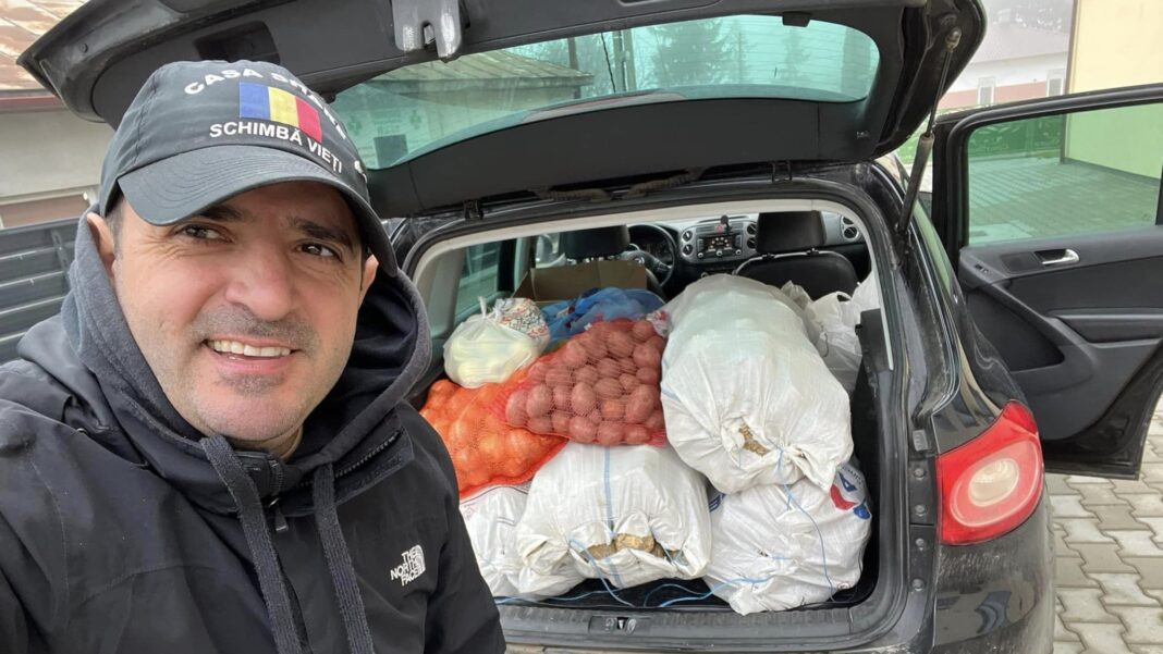 Povestea lui Bogdan Tănasă, românul care construiește case pentru sărmani