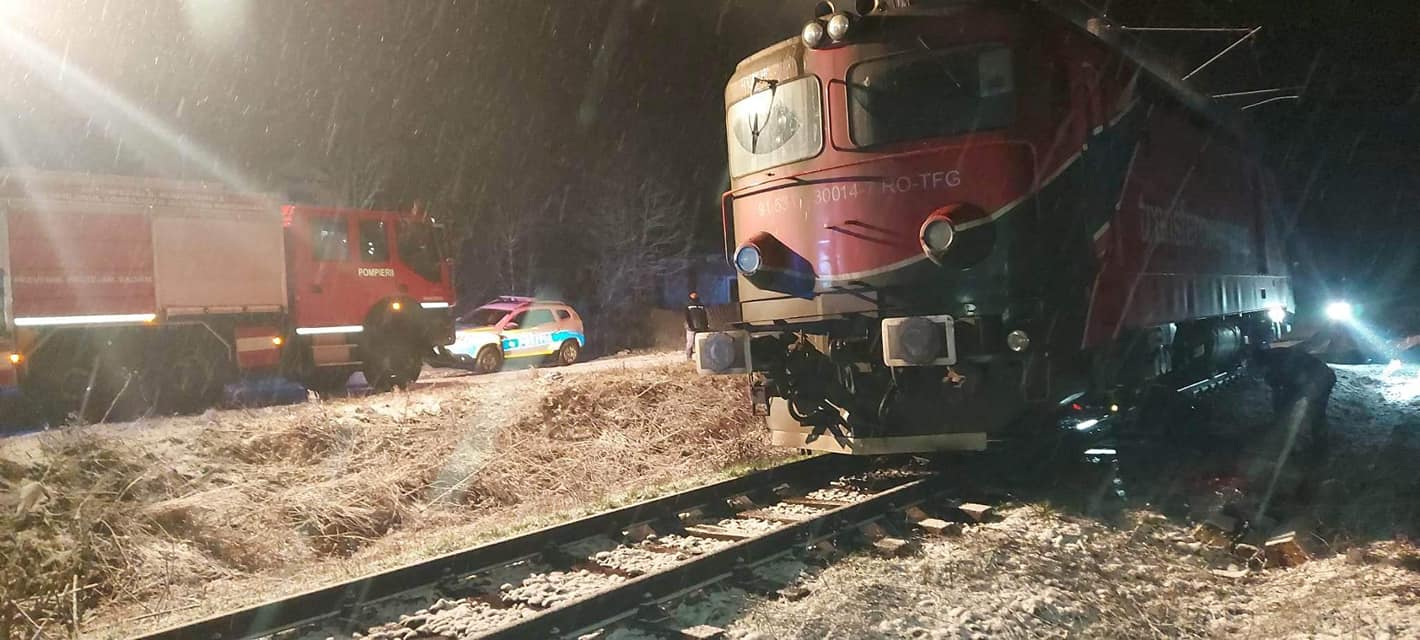 Locomotiva unui tren de marfă care transporta combustibil a luat foc