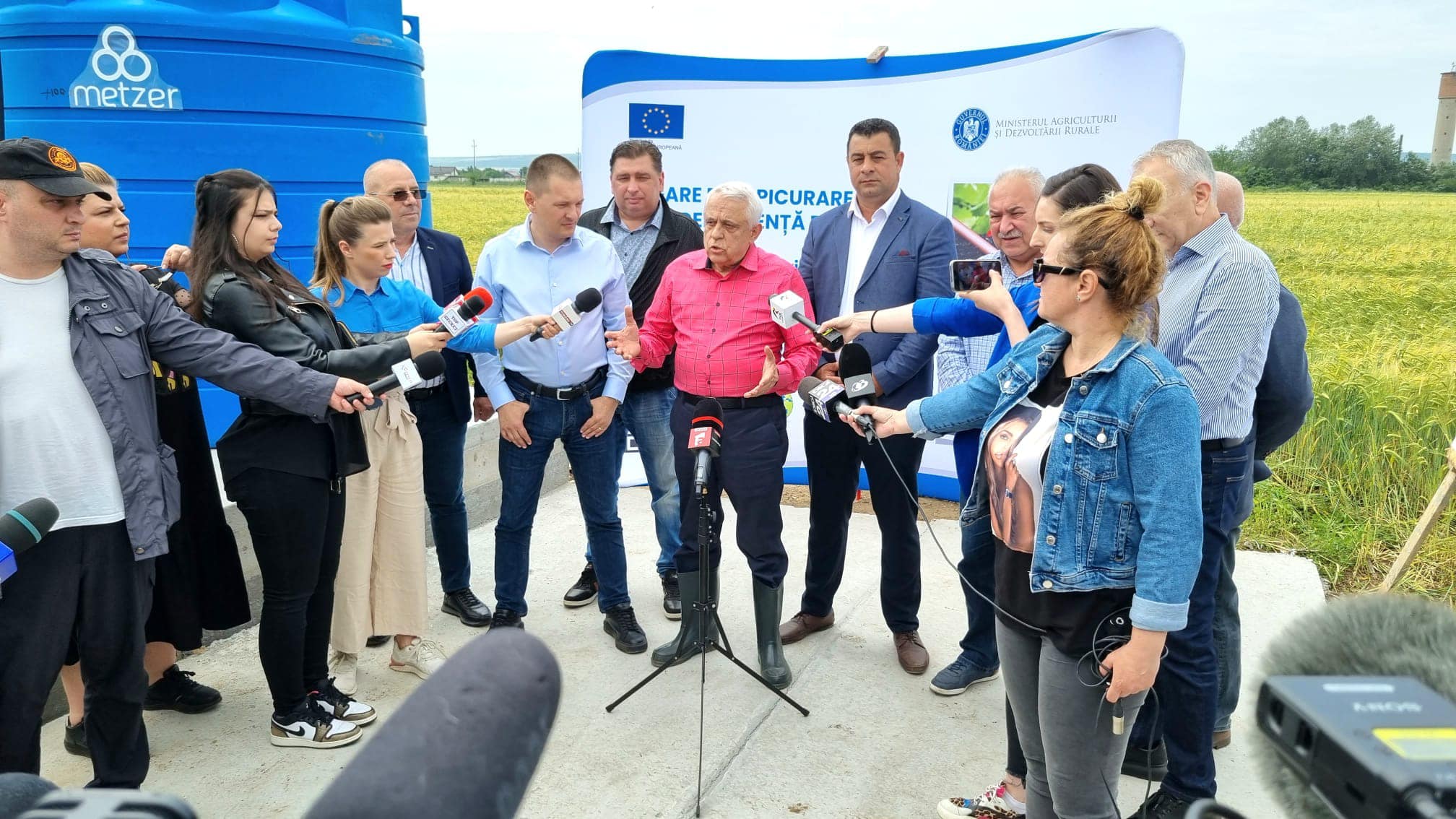 Cum îi leagă Daea pe fermieri de Casa Unirea: Kit de irigații și ...