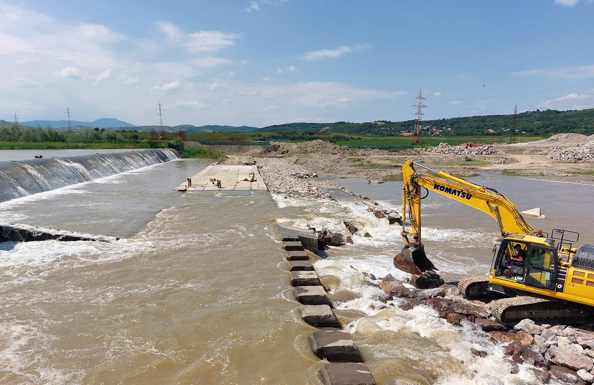 Lucrările de punere în siguranță a barajului priză Trotuș sunt în toi