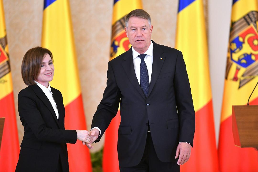 Maia Sandu, pas cu pas, pe urmele lui Iohannis