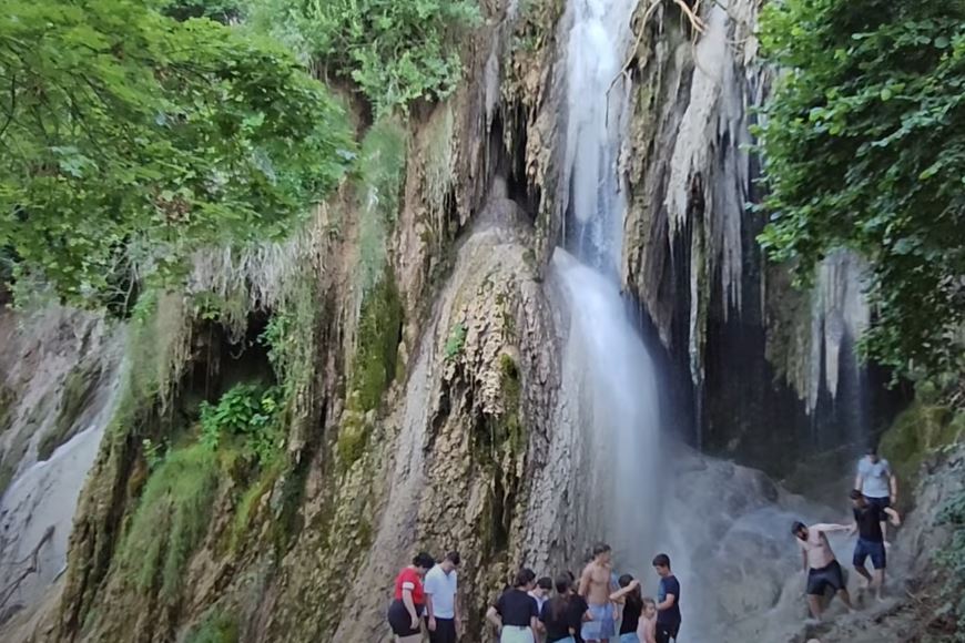 Una dintre cele mai spectaculoase cascade din România s-a prăbușit