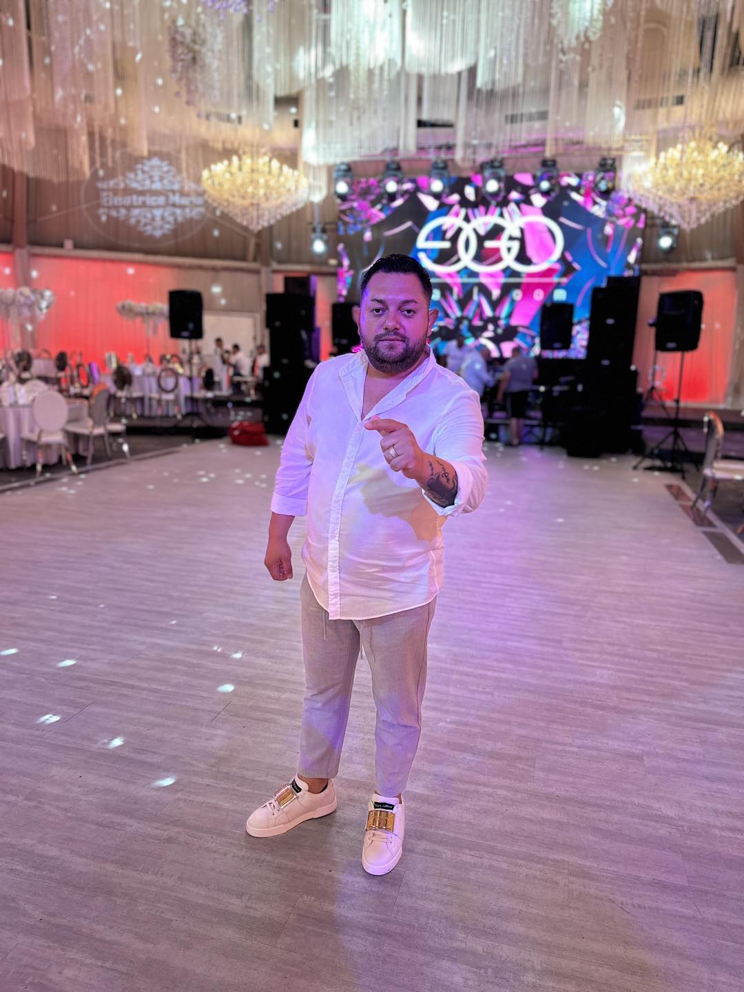 Un cunoscut manelist, prins beat la volan, a vrut să-i „îmbuneze” pe ...