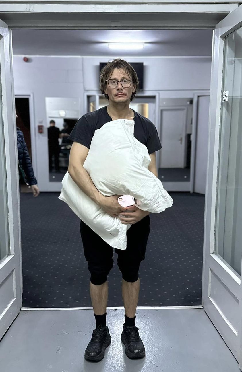 Actorul Marius Manole a împlinit azi 45 de ani. La mulți ani!