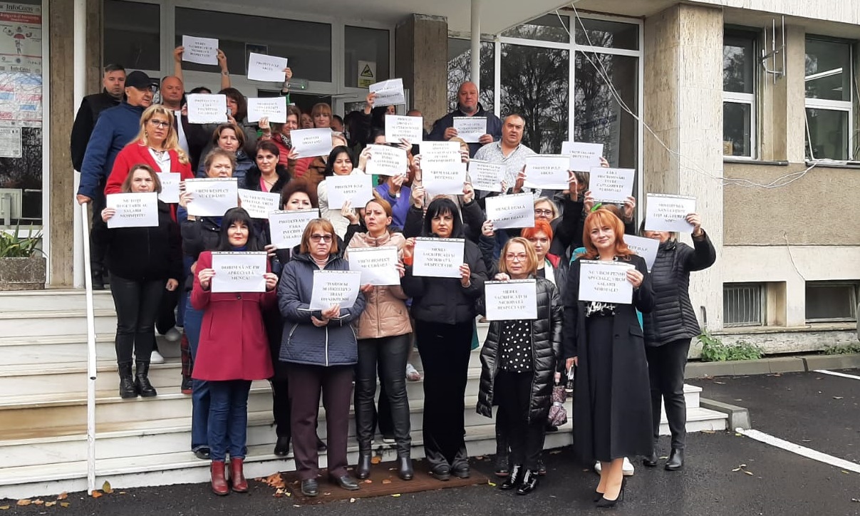 Angajații DSP ies la protest: „îi răsplătește pe lucrătorii din CAS-uri ...