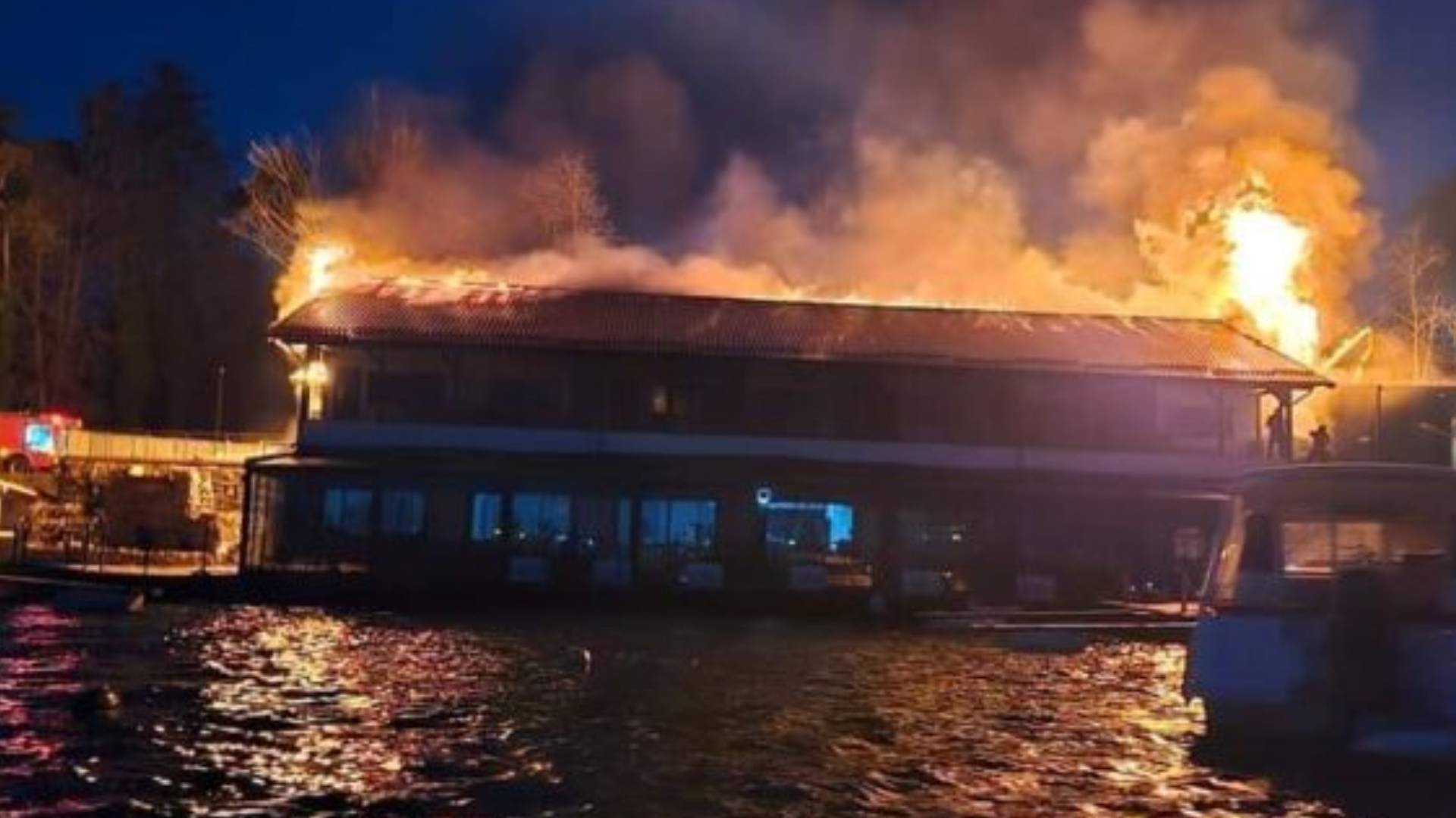 Arde Taverna Racilor a lui Pescobar