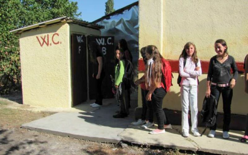 Realitatea „României Educate”: Una din patru școli nu are apă curentă ...