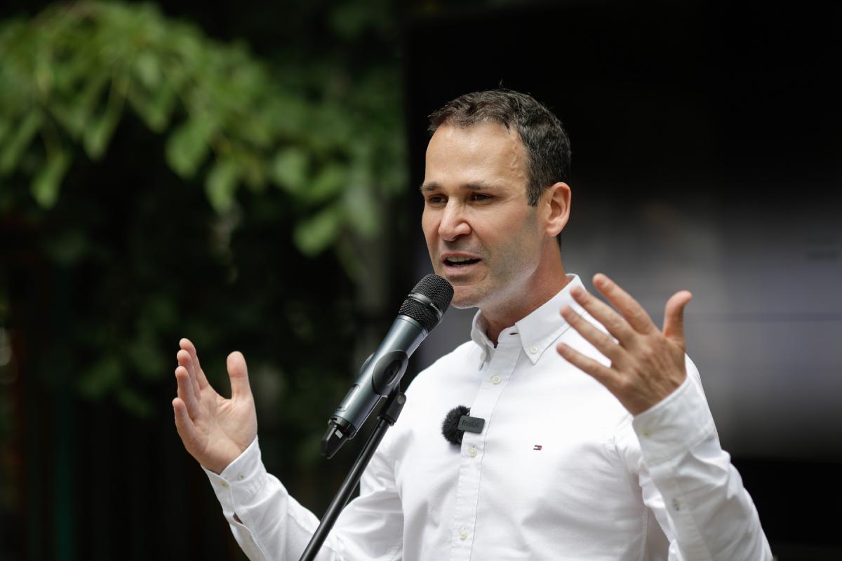 Robert Negoiţă vine cu bomba: Autorizaţia pentru construcţia planşeului ...