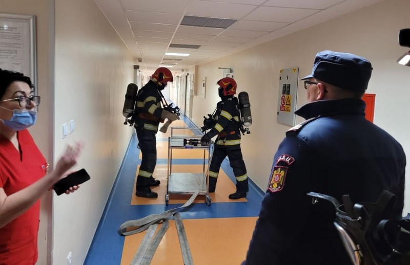 Sinaia:18 pacienți evacuați din cauza frigiderului. Alarmă falsă la spital