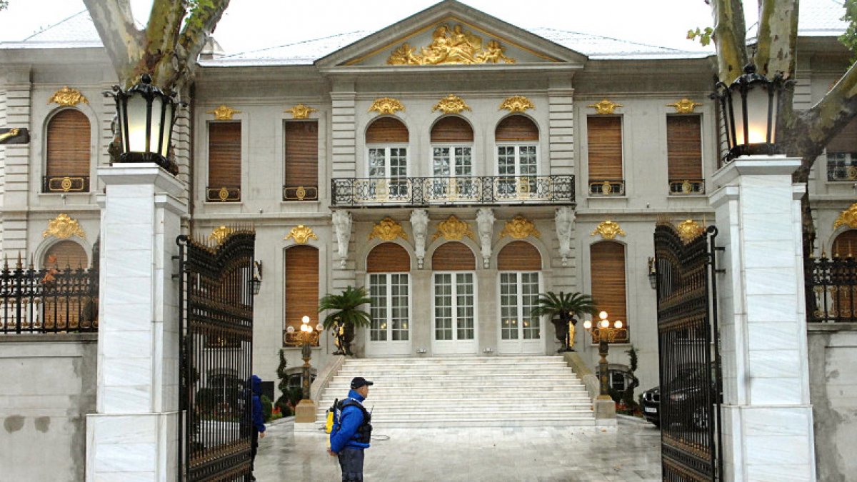 Misterele Bucureștiului! Tunelul secret de sub Palatul lui Gigi Becali