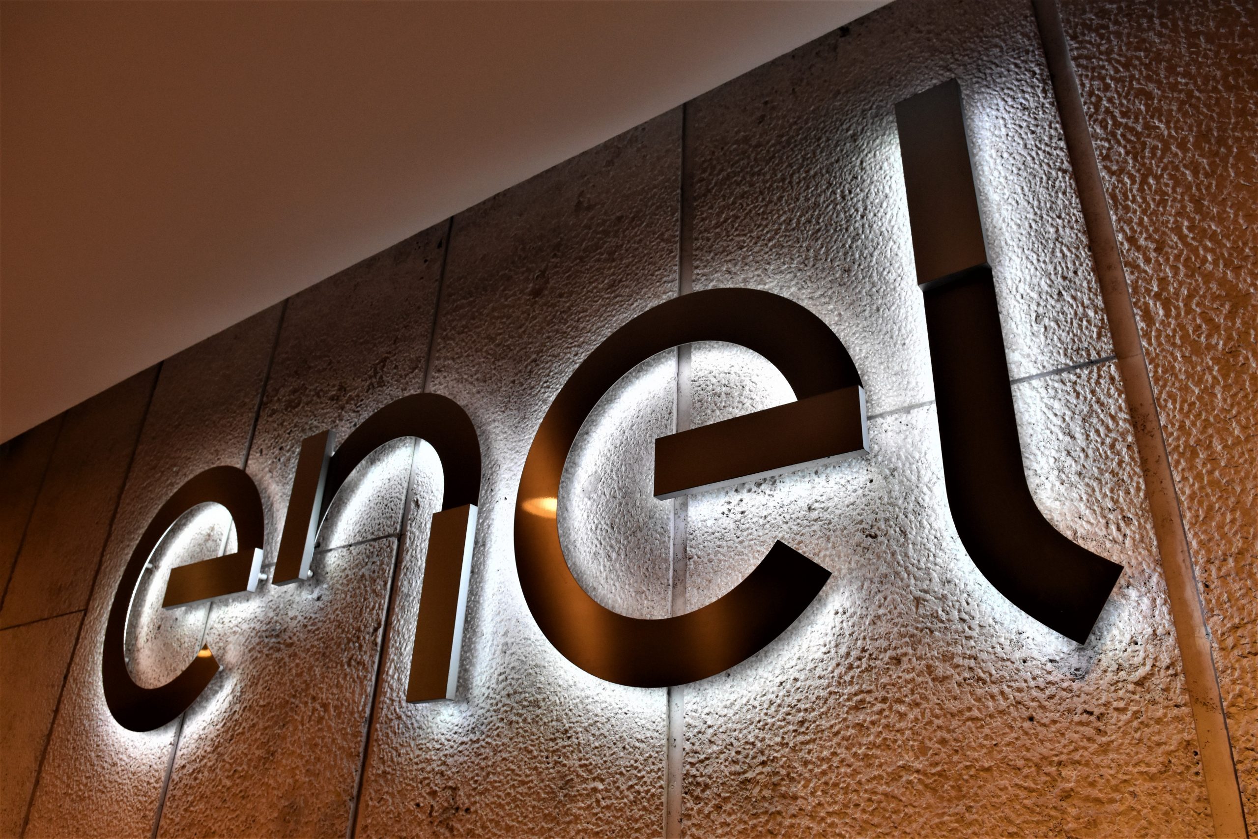 Italienii de la Enel n-au părăsit complet România. Fac afaceri cu ...