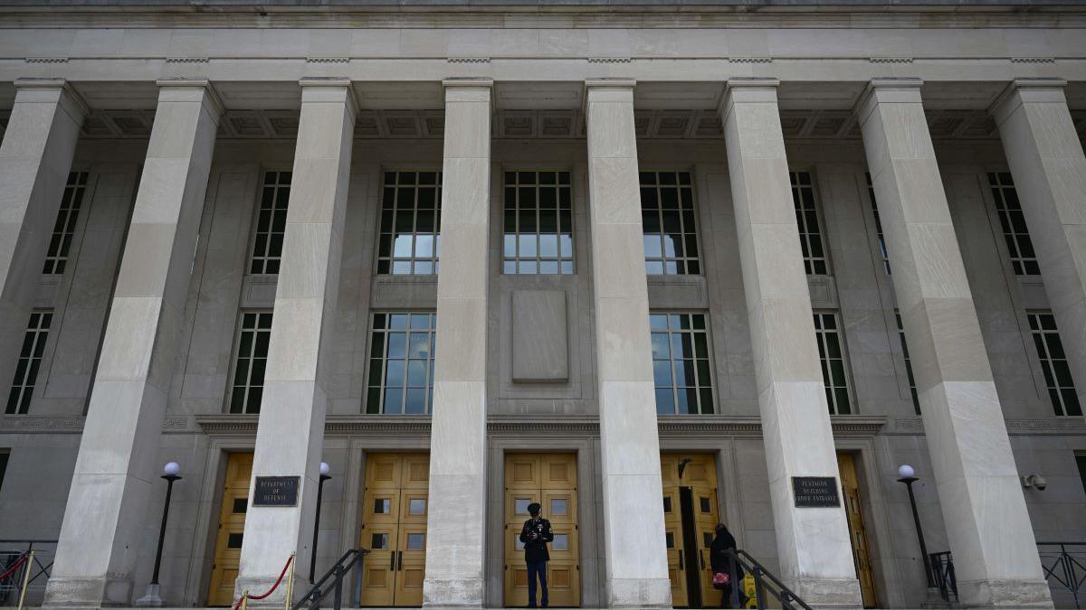 Incredibil. Pentagonul cumpără cărți despre strategia militară a Rusiei ...