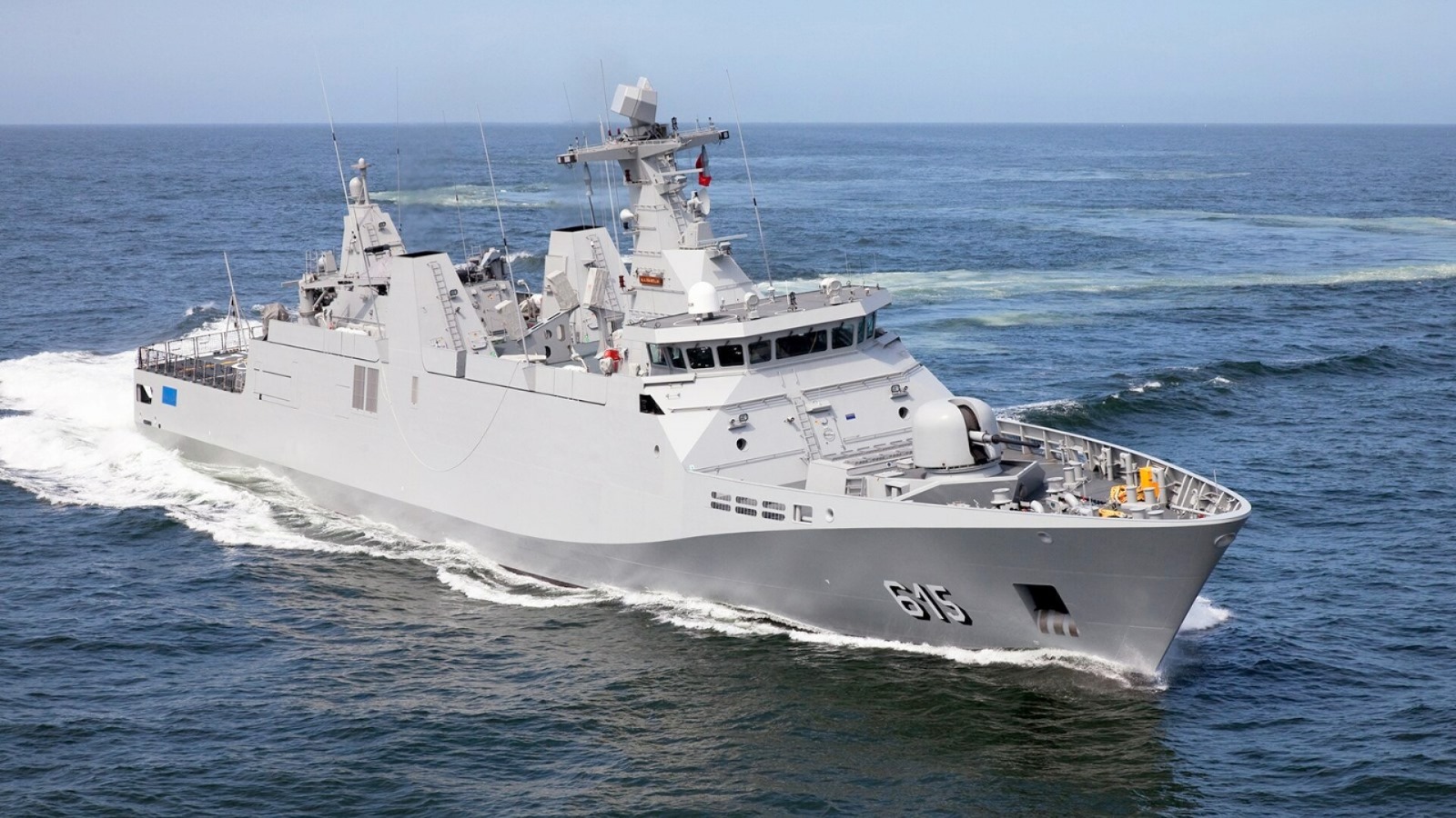 Forțele Navale, dotate cu nave militare învechite, deși la Galați se ...
