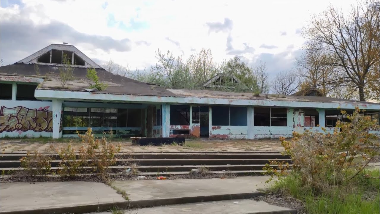 Tabăra de copii din Năvodari, lăsată în paragină. Nu își reia ...