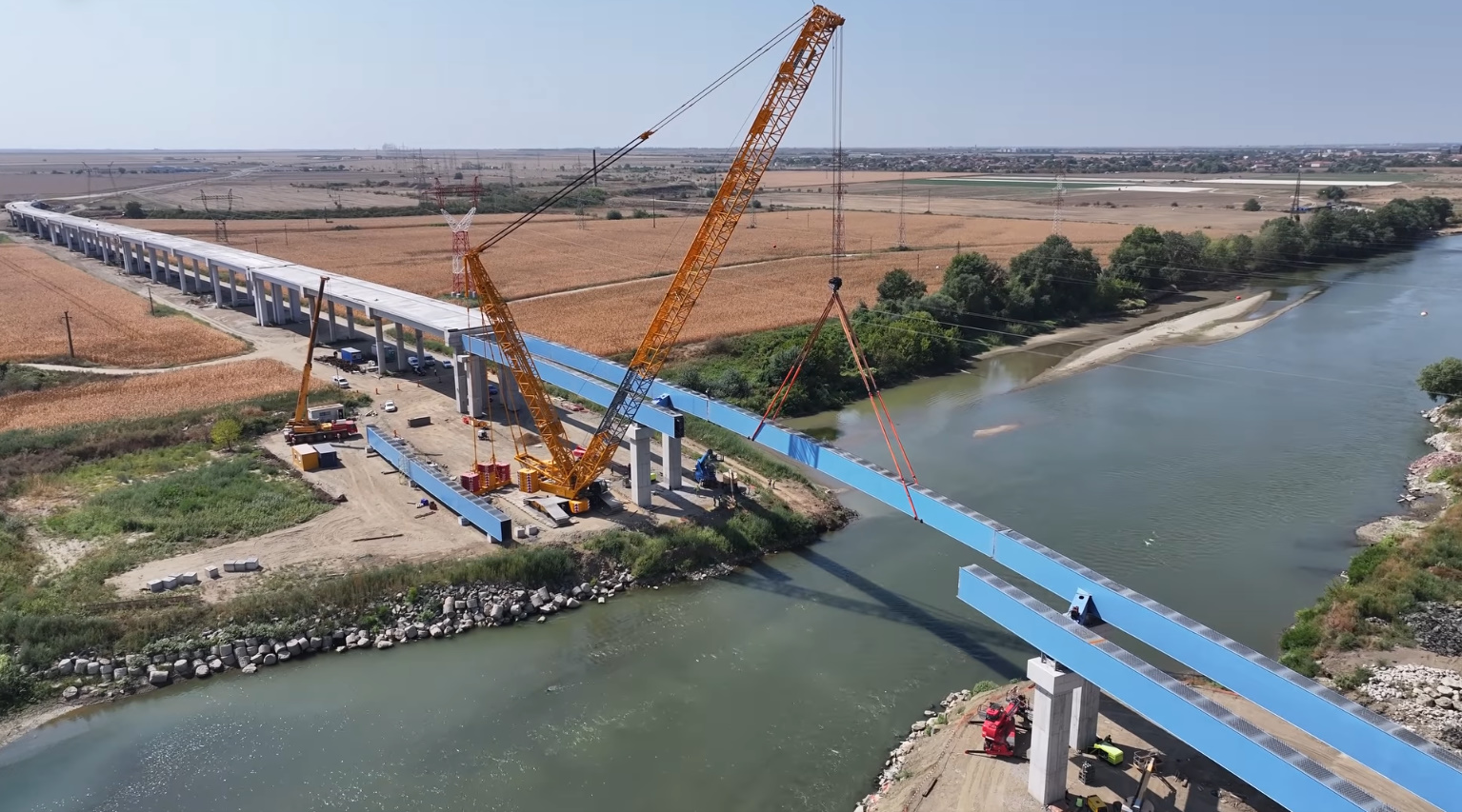 Progres semnificativ la podul Centurii de Est Arad: Tablierul central a ...