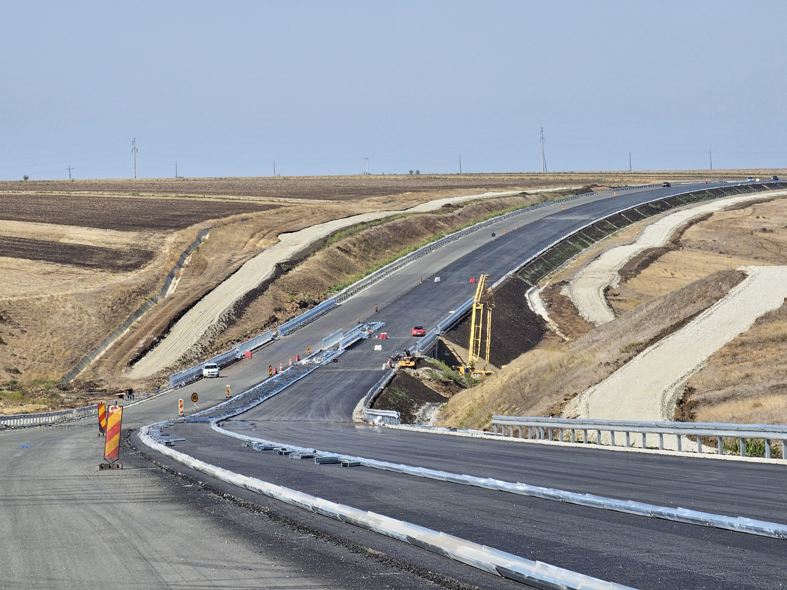 Tronsonul 1 al DEx12 Craiova – Pitești, în linie dreaptă! S-a așternut ...