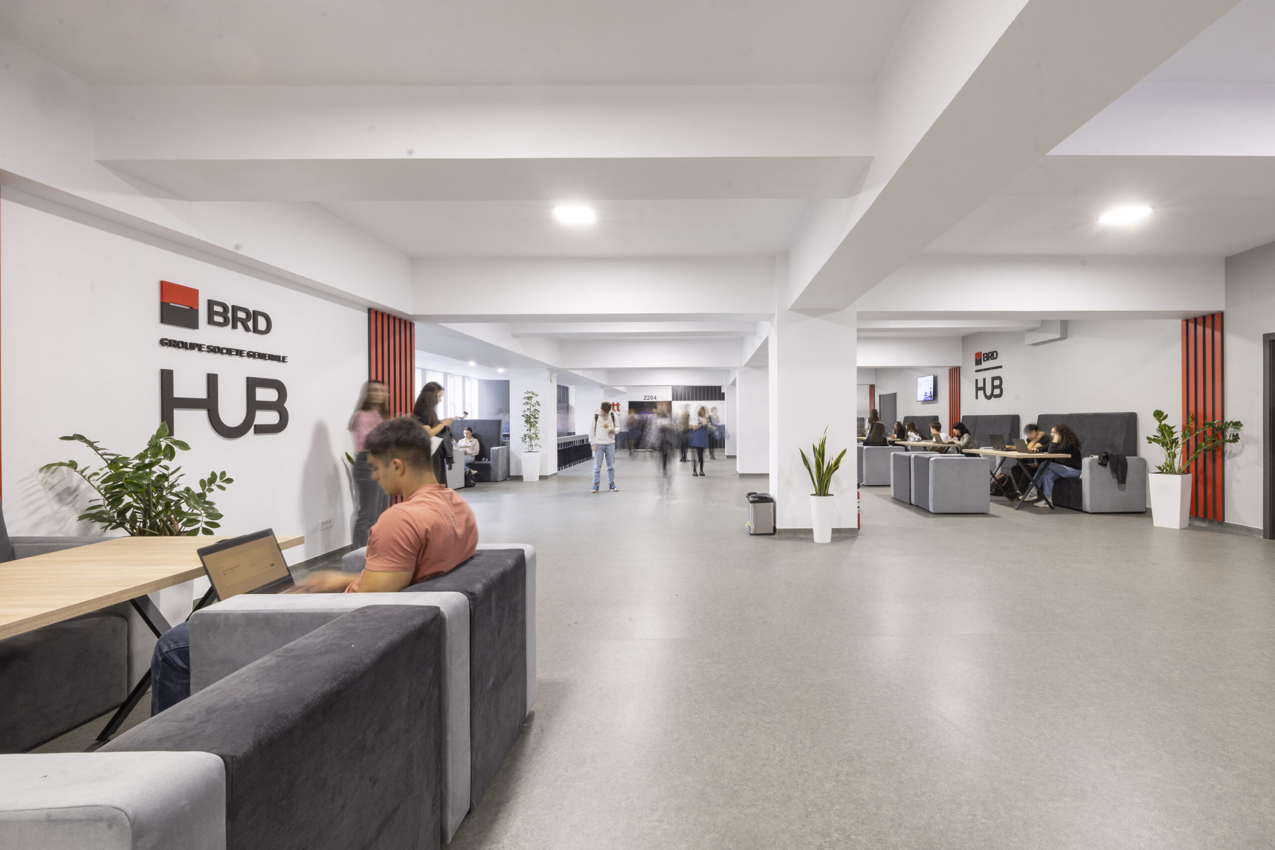 BRD SocGen finanțează programul de educație universitară BRD HUBs