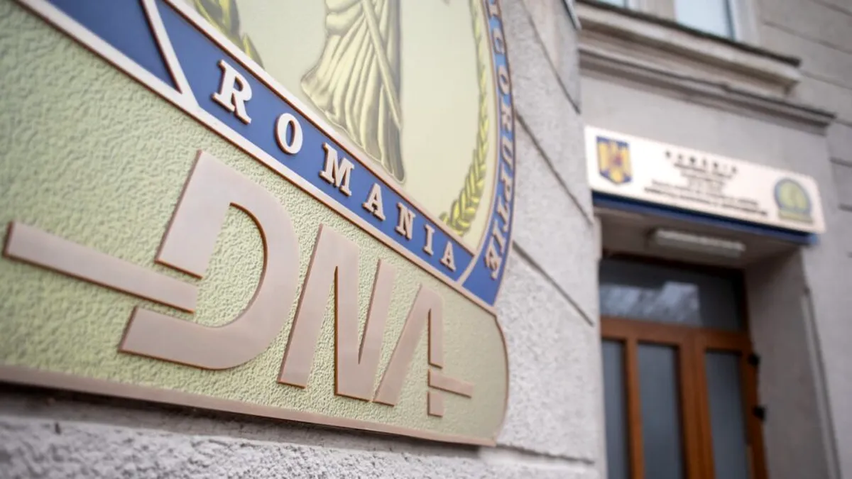 Brancardier prins de DNA: promitea posturi în spitale pe mii de euro