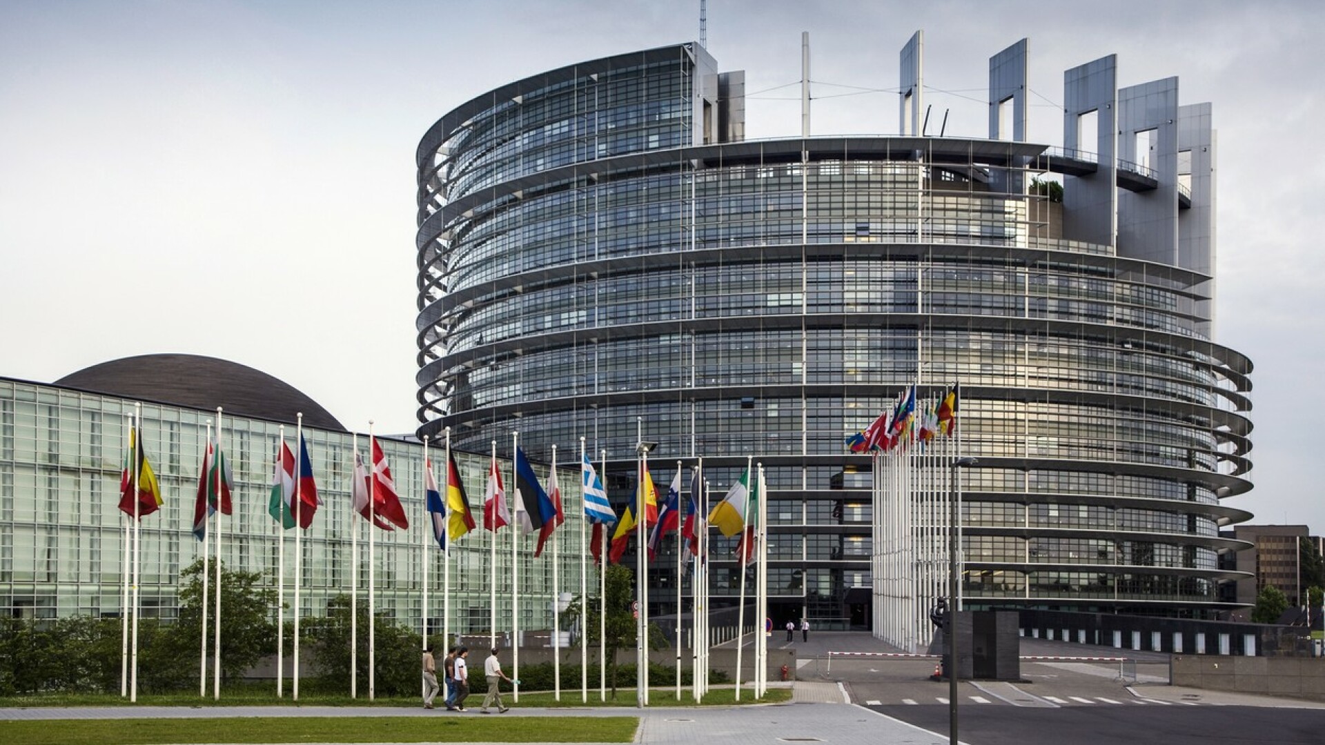 Parlamentul European a adoptat o rezoluţie prin care condamnă ingerinţa ... Parlamentul European a adoptat o rezoluţie prin care condamnă ingerinţa ...