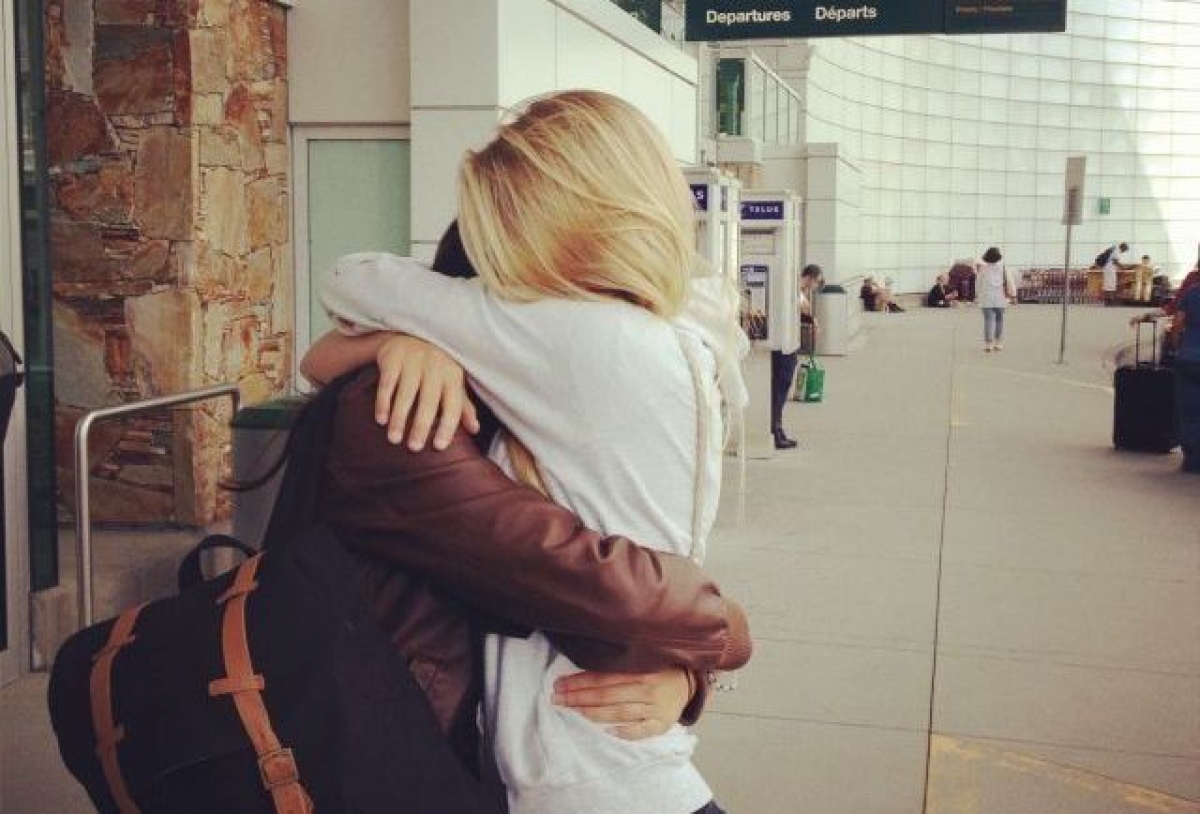 Premieră pe un aeroport. S-a introdus limită de timp pentru îmbrățișări ...