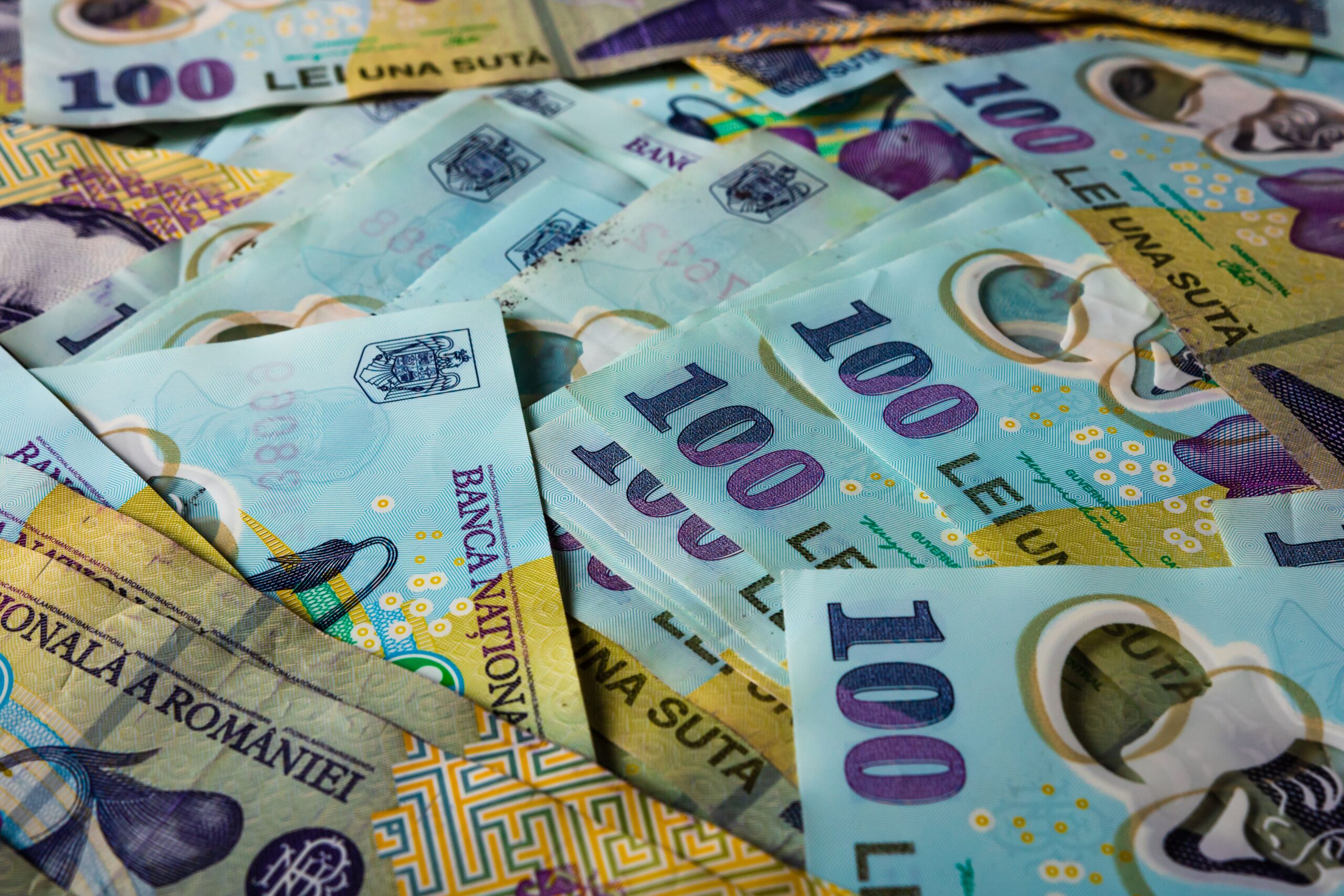Guvernul majorează salariul minim de la 1 iulie 2026. Creștere de ...