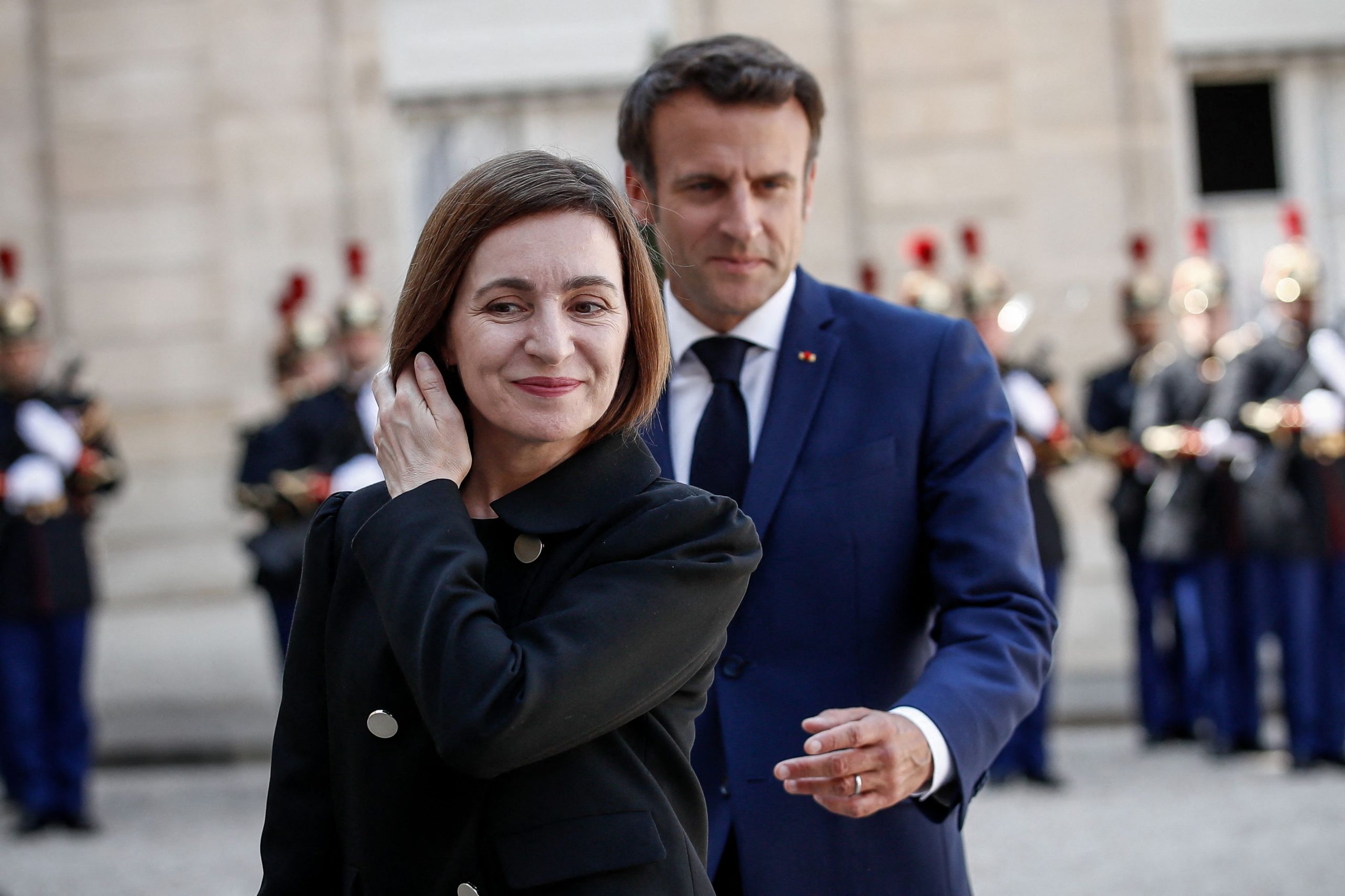 Emmanuel Macron, mândru de victoria obținută de Maia Sandu. Ce i-a ...