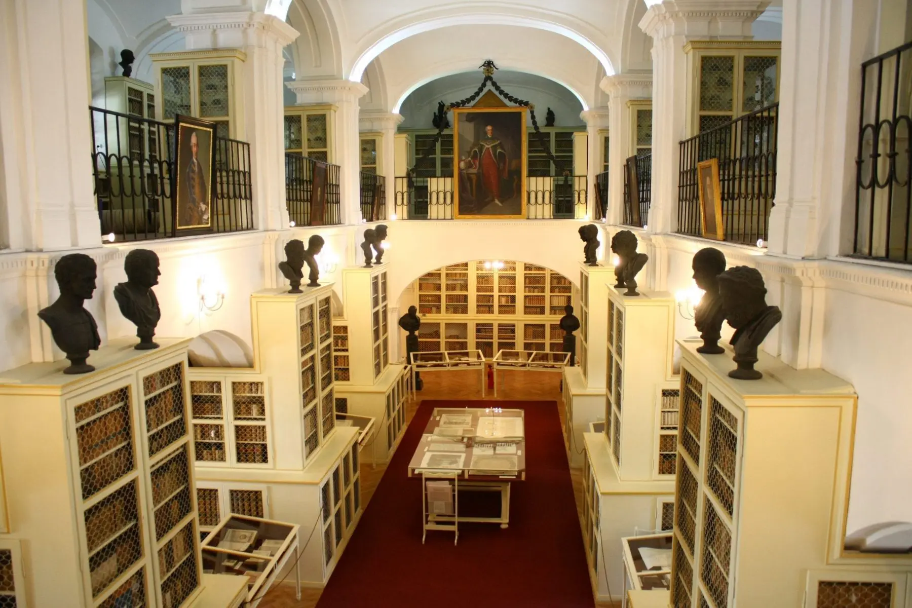 O bibliotecă din România adăpostește o comoară literară cu incunabule ...