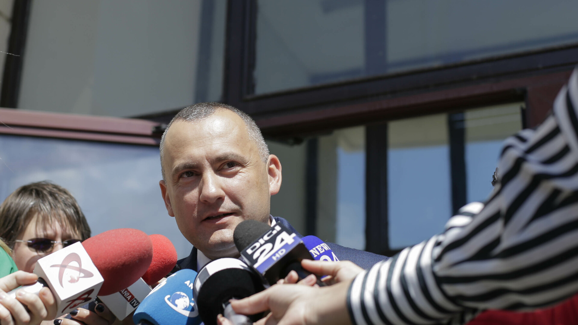 Fostul șef al DNA Ploiești, Lucian Onea, are de recuperat de la stat ...