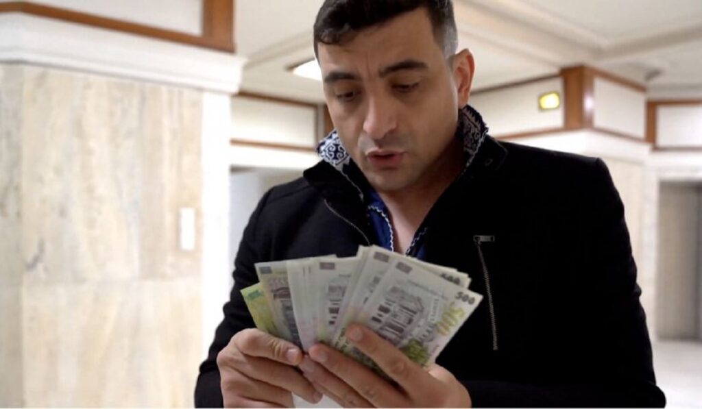 Pușculița de „AUR”: Simion încasează peste 800.000 de euro în ianuarie ...