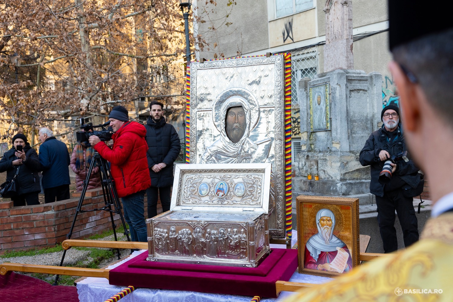 Sărbătoare în Centrul Vechi al Capitalei: Este ziua unui sfânt iubit de ...