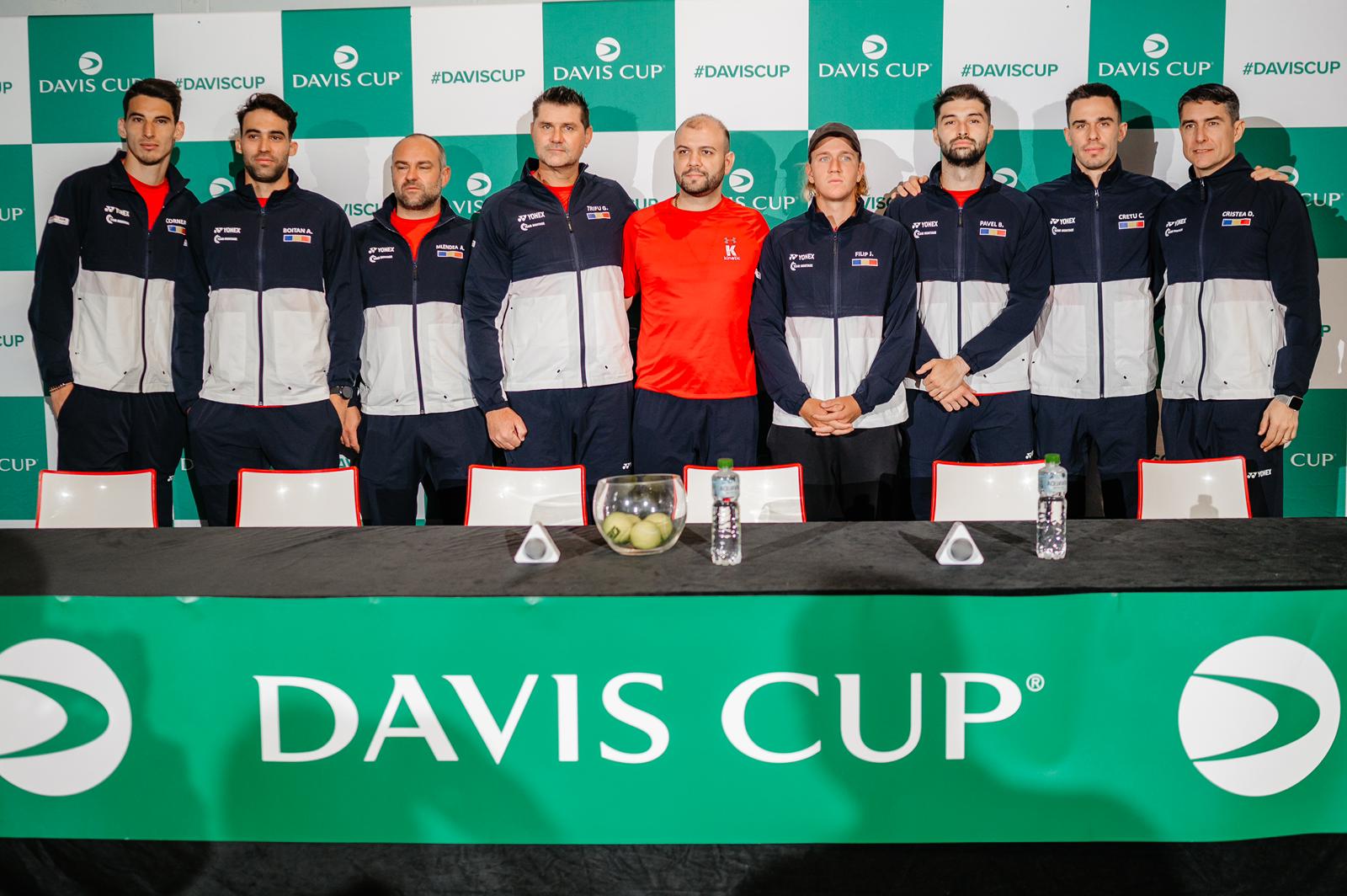 Cupa Davis, România – Bulgaria. Cezar Crețu servește primul pentru ...