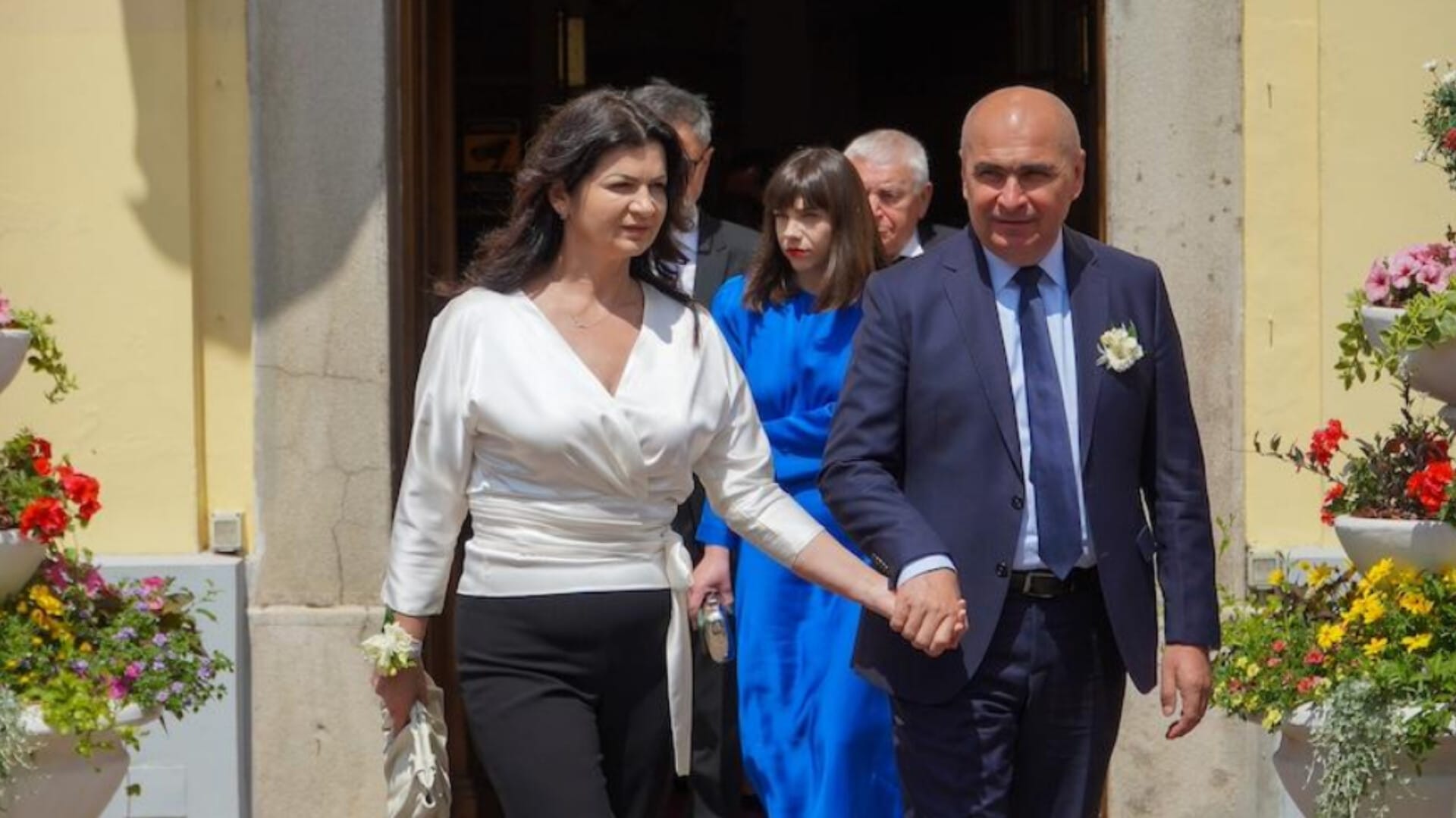 Cine îi ia locul lui Carmen Iohannis la Cotroceni? Cum arată partenera misterioasă a noului ...