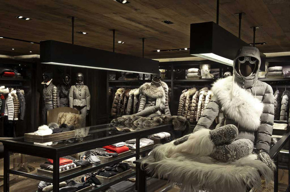 Moncler, brandul bogaților, deschide a doua fabrică din România