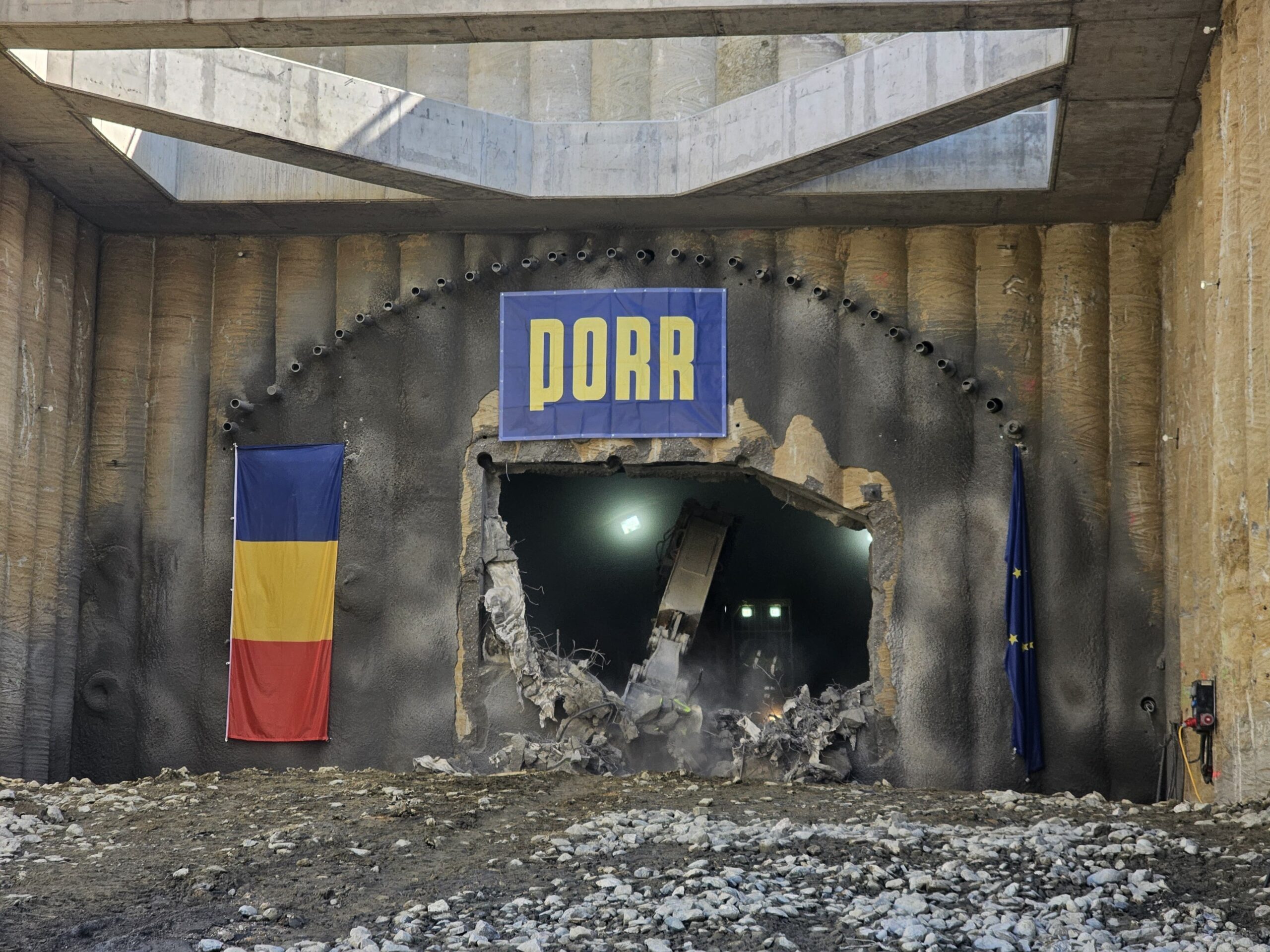 Ziua care va rămâne în istorie. Azi va fi străpuns integral primul tunel forat pentru o ...