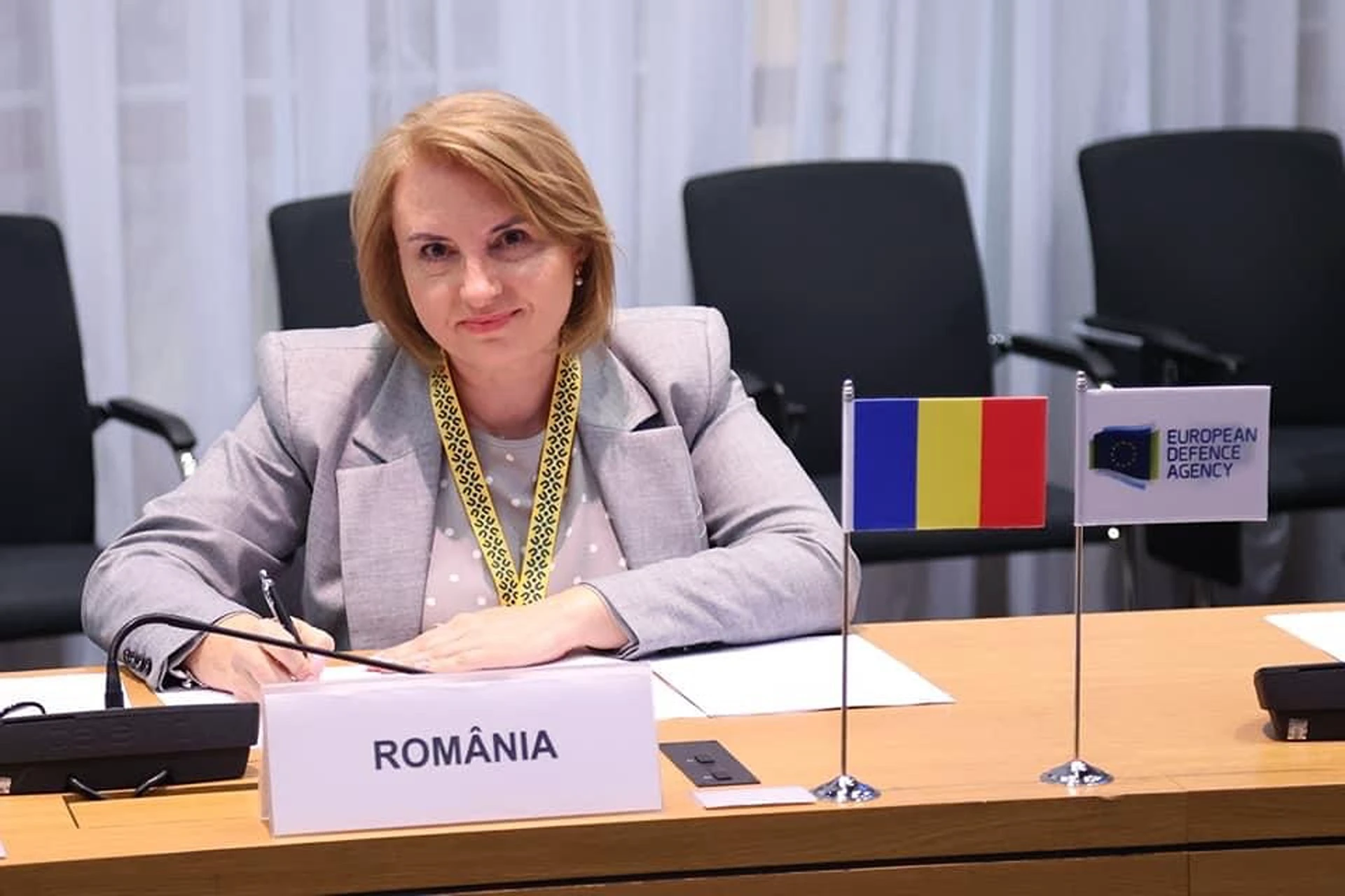 Simona Cojocaru, demisă din funcția de secretar de stat MApN. Ciolacu a desemnat înlocuitorul ...